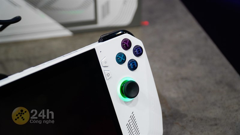 Trên tay ASUS ROG Ally: Thiết kế đậm chất ROG, hiệu năng mạnh mẽ