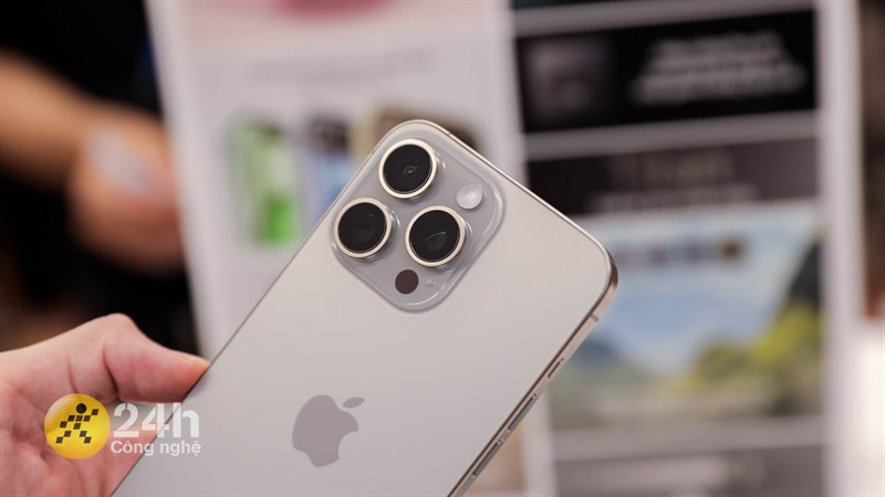Trên tay iPhone 15 Pro Max: Khung Titanium, USB-C, chip A17 Pro