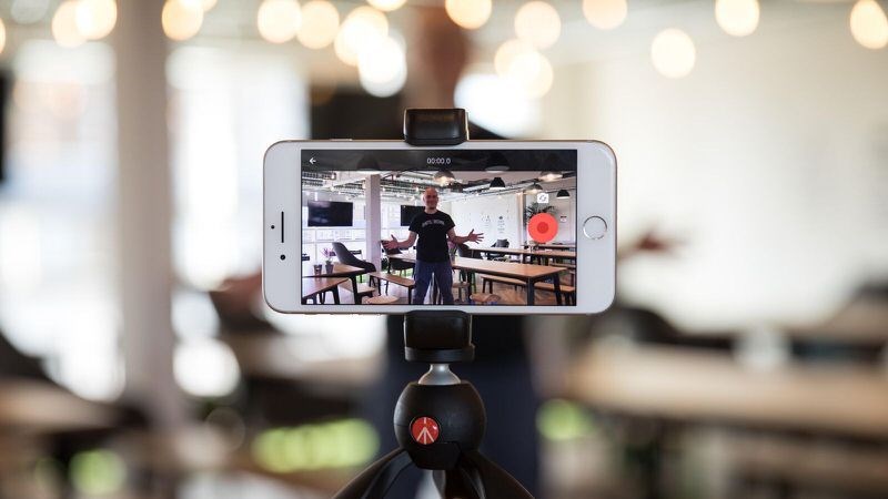 Stream là gì? Livestream là gì? Các loại và cách hoạt động của streaming