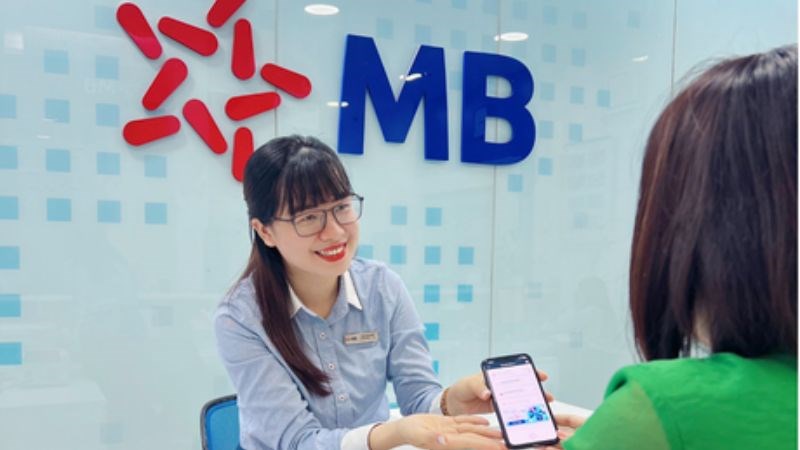 Xem ngay 2 cách làm thẻ ngân hàng MB Bank nhanh chóng và tiện lợi.