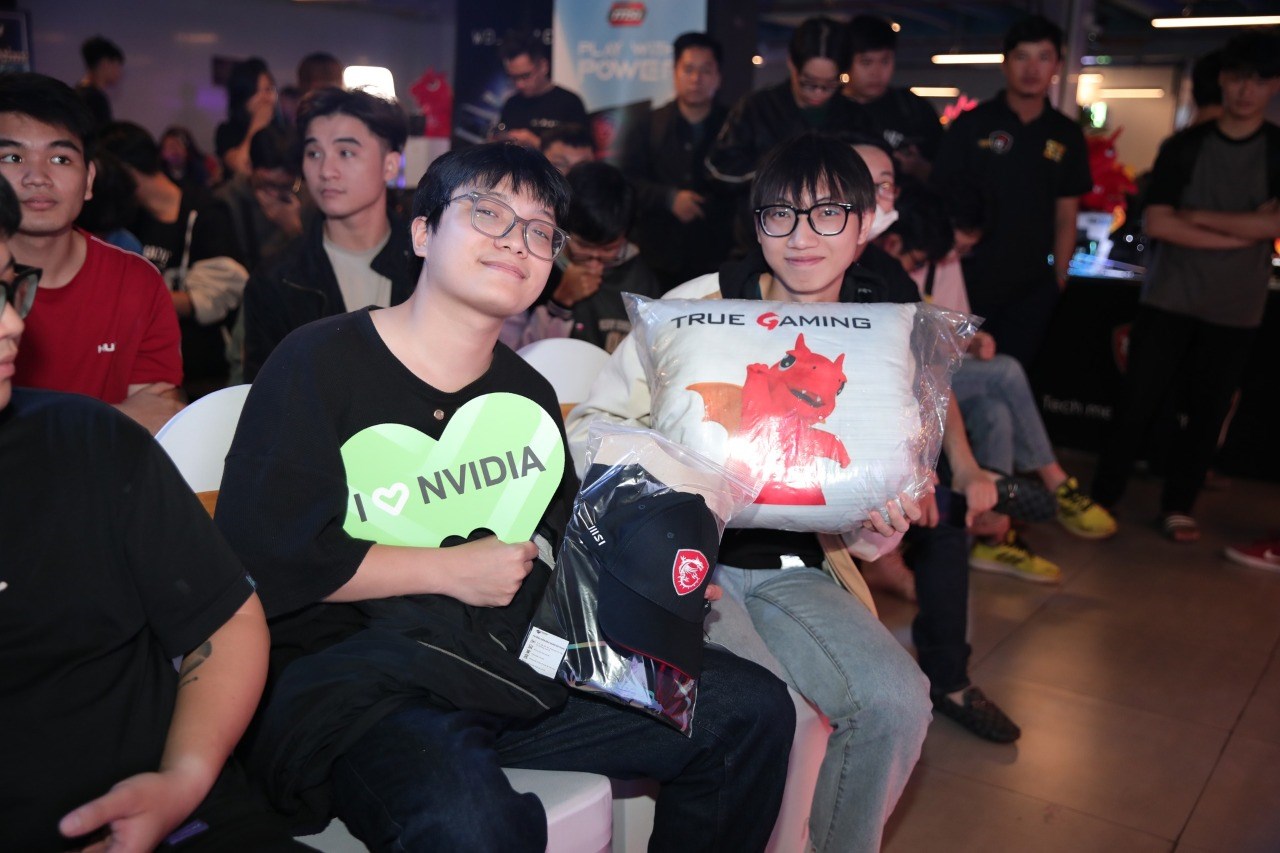 CEO NVIDIA bất ngờ xuất hiện tại sự kiện Geforce Fans Party