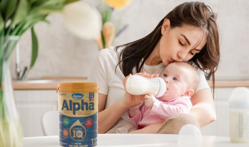 Sữa Dielac Alpha Gold có bị táo bón không? Bé có nên uống không?