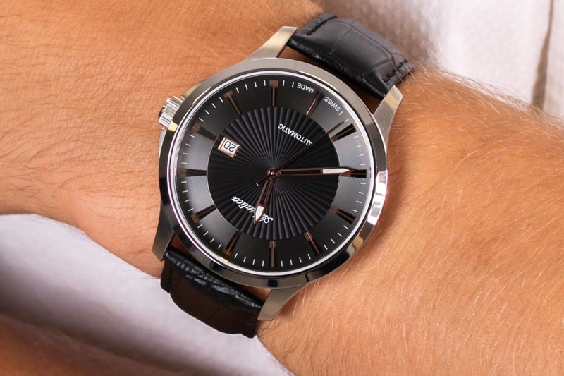 Đồng hồ Victorinox có tốt không? Danh tiếng, dòng đồng hồ Victorinox ...