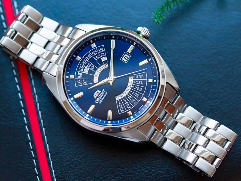 Đồng hồ Orient lịch vạn niên: Đánh giá chi tiết về thiết kế, bộ máy ...