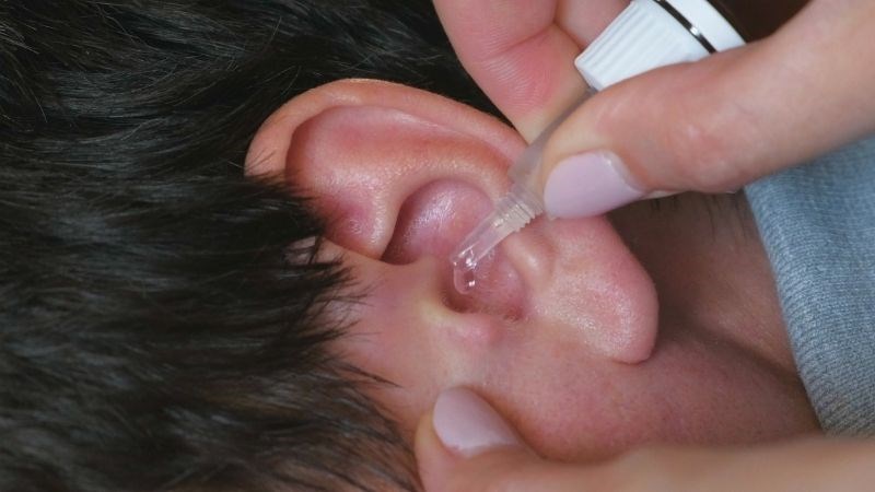 7 cách lấy ráy tai an toàn và đơn giản bạn cần biết