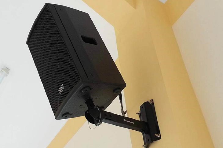 What are wall speakers? Benefits of using wall speakers