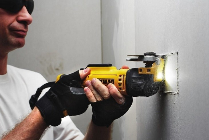 Máy cắt rung là gì? Ưu điểm và ứng dụng của máy cắt rung đa năng