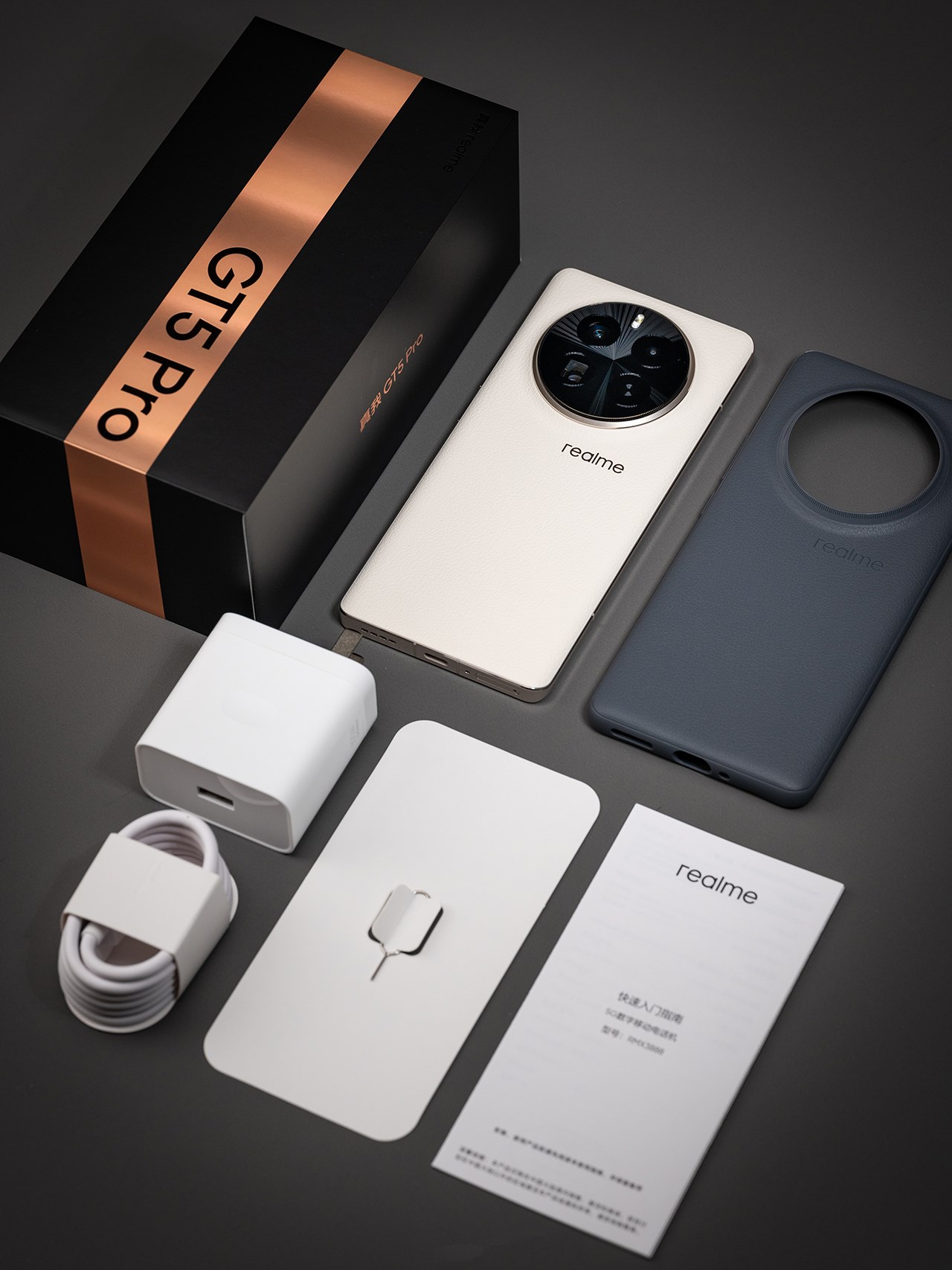 Trên tay realme GT5 Pro: Giá từ 11.6 triệu, mặt lưng da, Snap 8 Gen 3