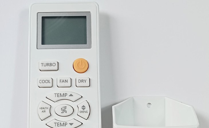 Tại sao remote máy lạnh Aqua bị khóa? Cách khắc phục tại nhà