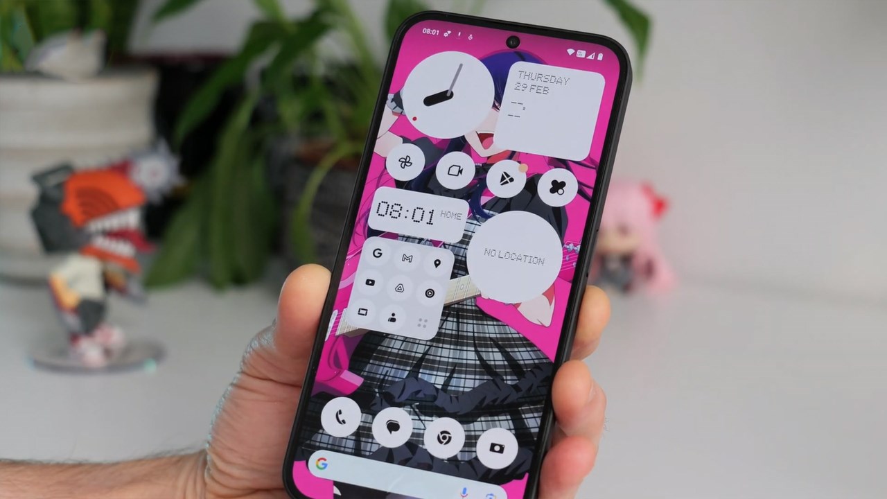 Trên tay Nothing Phone (2a): Thiết kế độc lạ, chip Dimensity 7200 Pro