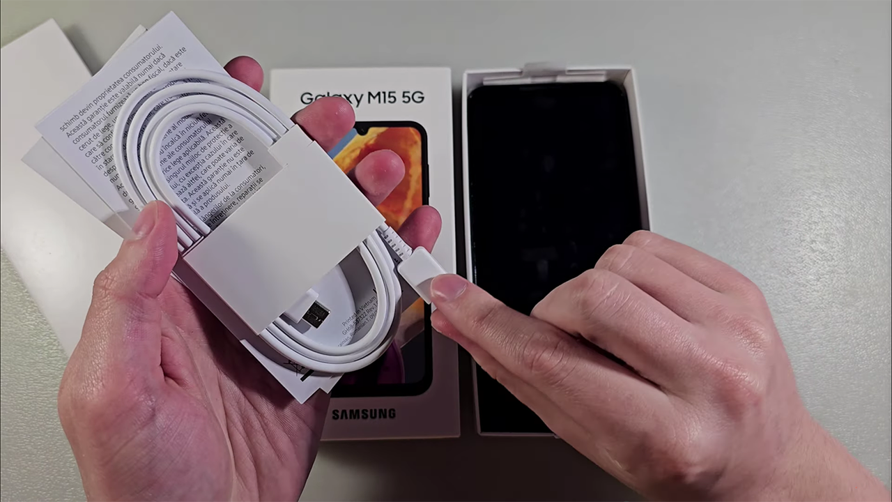 Trên tay Galaxy M15 5G: Thiết kế bắt mắt, Dimensity 6100+, pin lớn