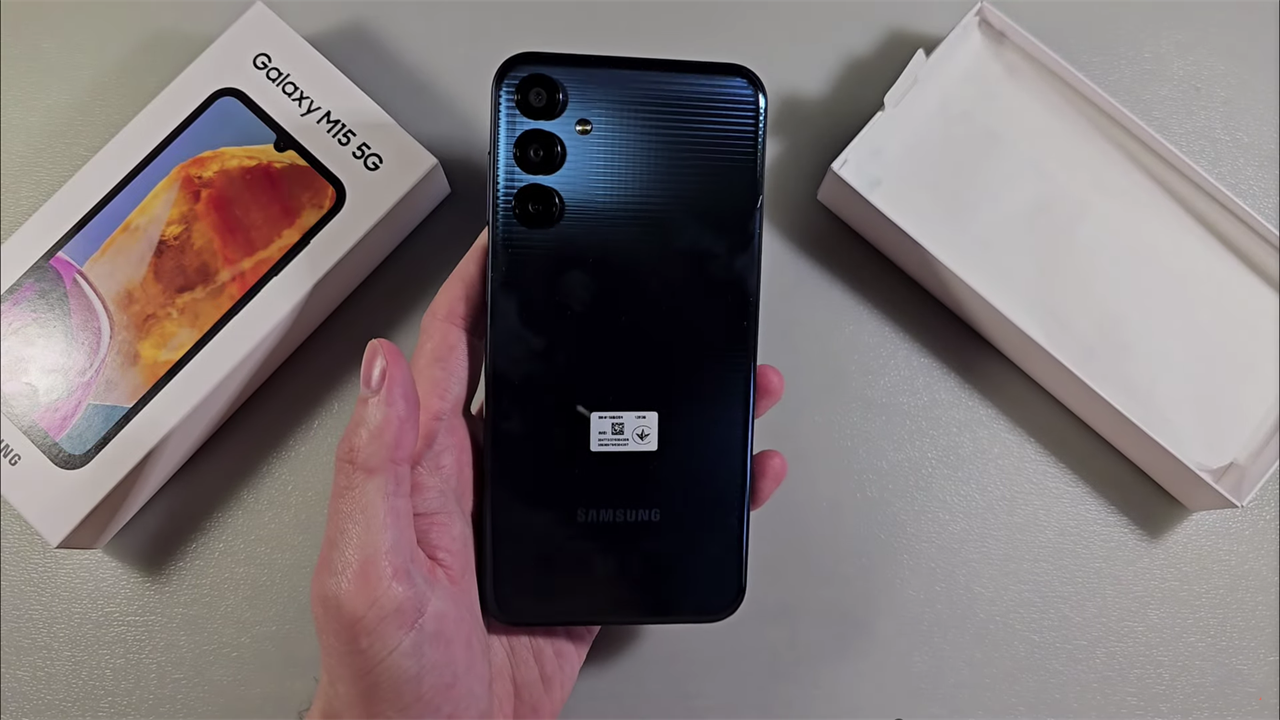Trên tay Galaxy M15 5G: Thiết kế bắt mắt, Dimensity 6100+, pin lớn