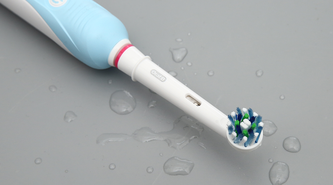 Bàn chải điện Oral-B Pro 500 CrossAction D16.513 giảm giá 50% - 08/2024 ...