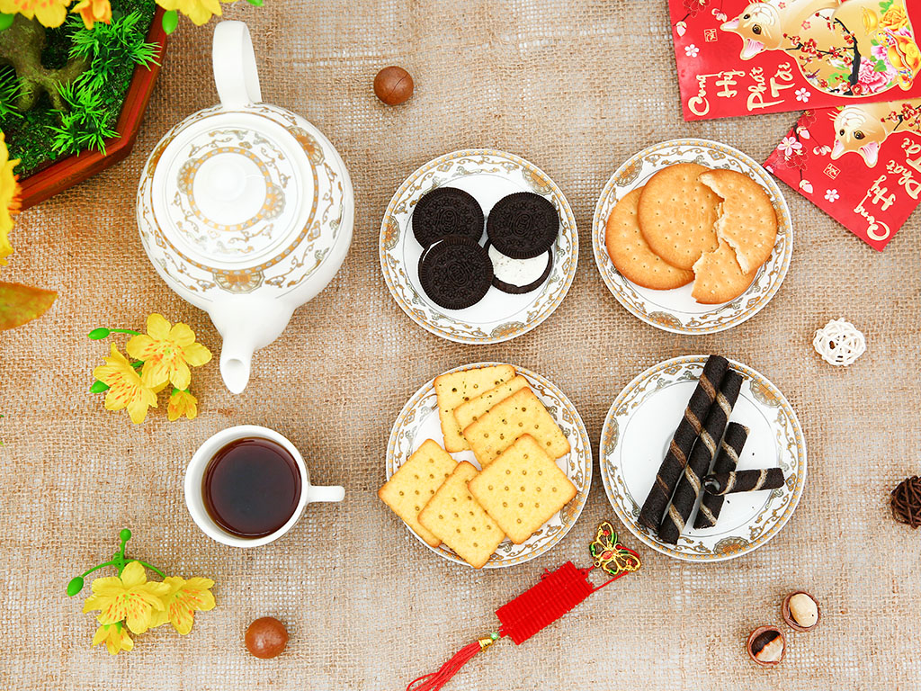 Bộ quà Tết Kinh Đô Lộc III đỏ hộp 752.4g tại Bách hóa XANH