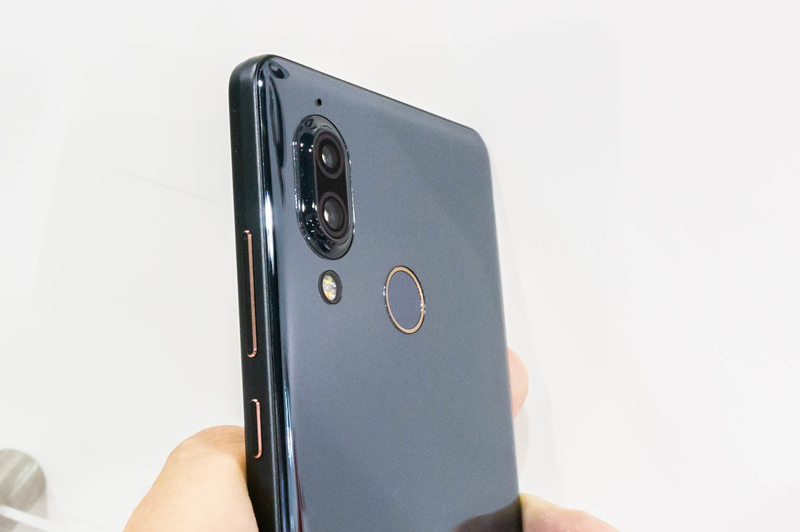 Sharp Aquos D10 - Cấu hình chi tiết, giá bán thực tế