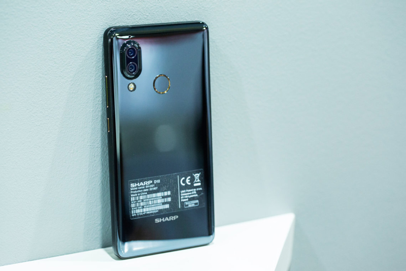 Sharp Aquos D10 - Cấu hình chi tiết, giá bán thực tế