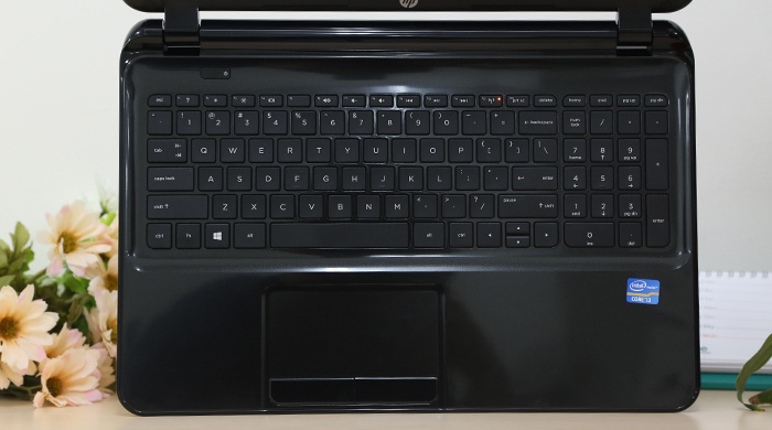 So sánh chi tiết Laptop Hp 1000 1305TU - i3/2348/2GB/500GB/14.0" với HP ...