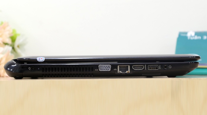 So sánh chi tiết Laptop Hp 1000 1305TU - i3/2348/2GB/500GB/14.0" với HP ...