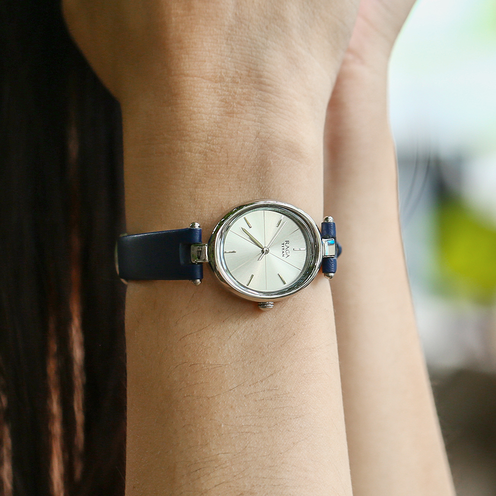 Đồng hồ Nữ Titan 2579SL01 - chính hãng