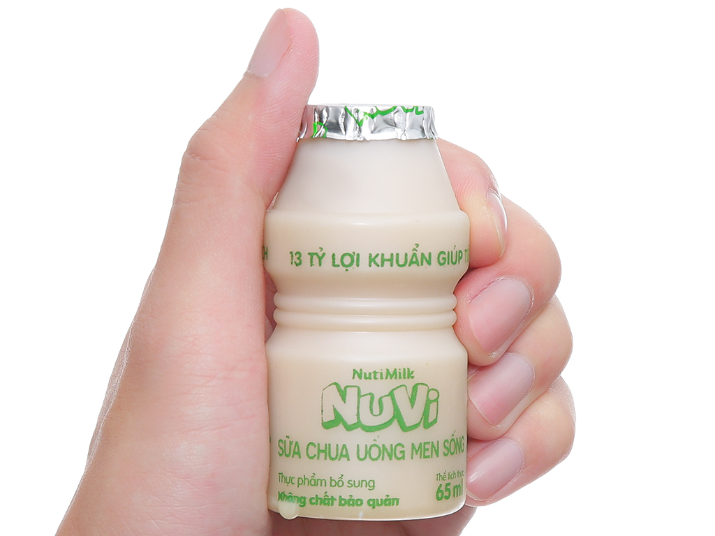 Sữa chua uống men sống có đường NutiFood chai 65ml