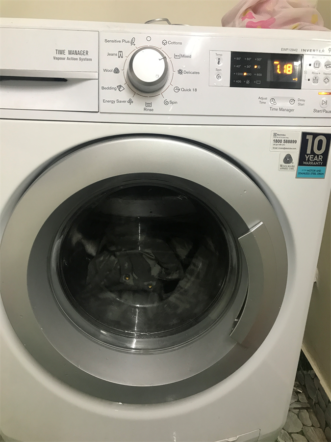 Máy giặt Electrolux 9 kg EWF12942 giá rẻ, có trả góp