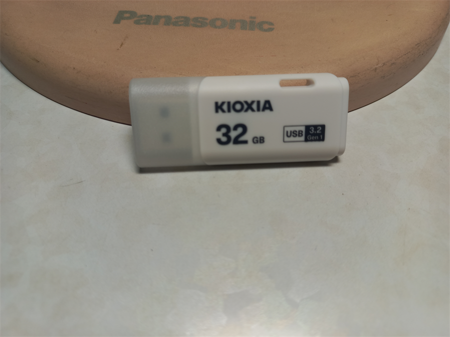 USB 3.2 32GB Kioxia U301 Gen 1 - Trắng